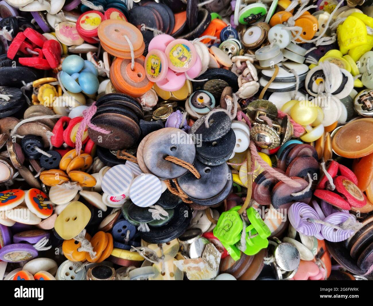 Button to dress hi-res stock photography and images - Alamy