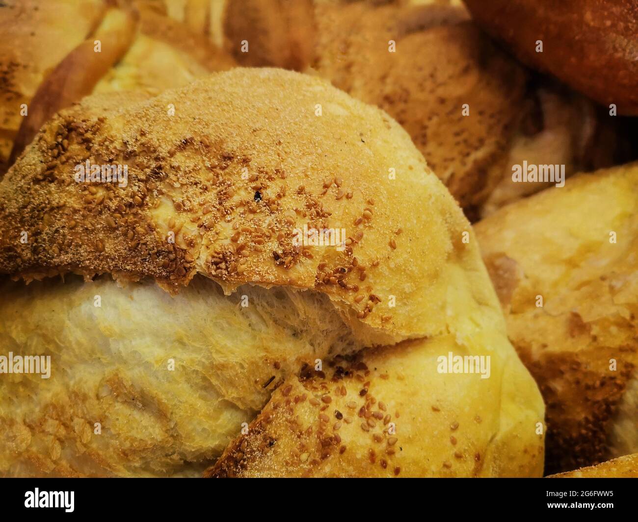 Round of bread hi-res stock photography and images - Alamy