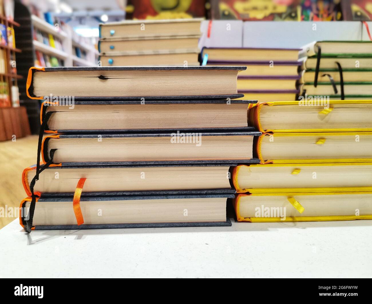 Books vector woman hi-res stock photography and images - Alamy