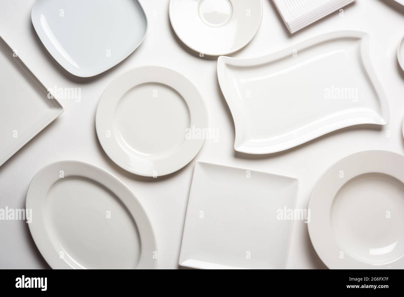 Set of plates different sizes hi-res stock photography and images - Alamy