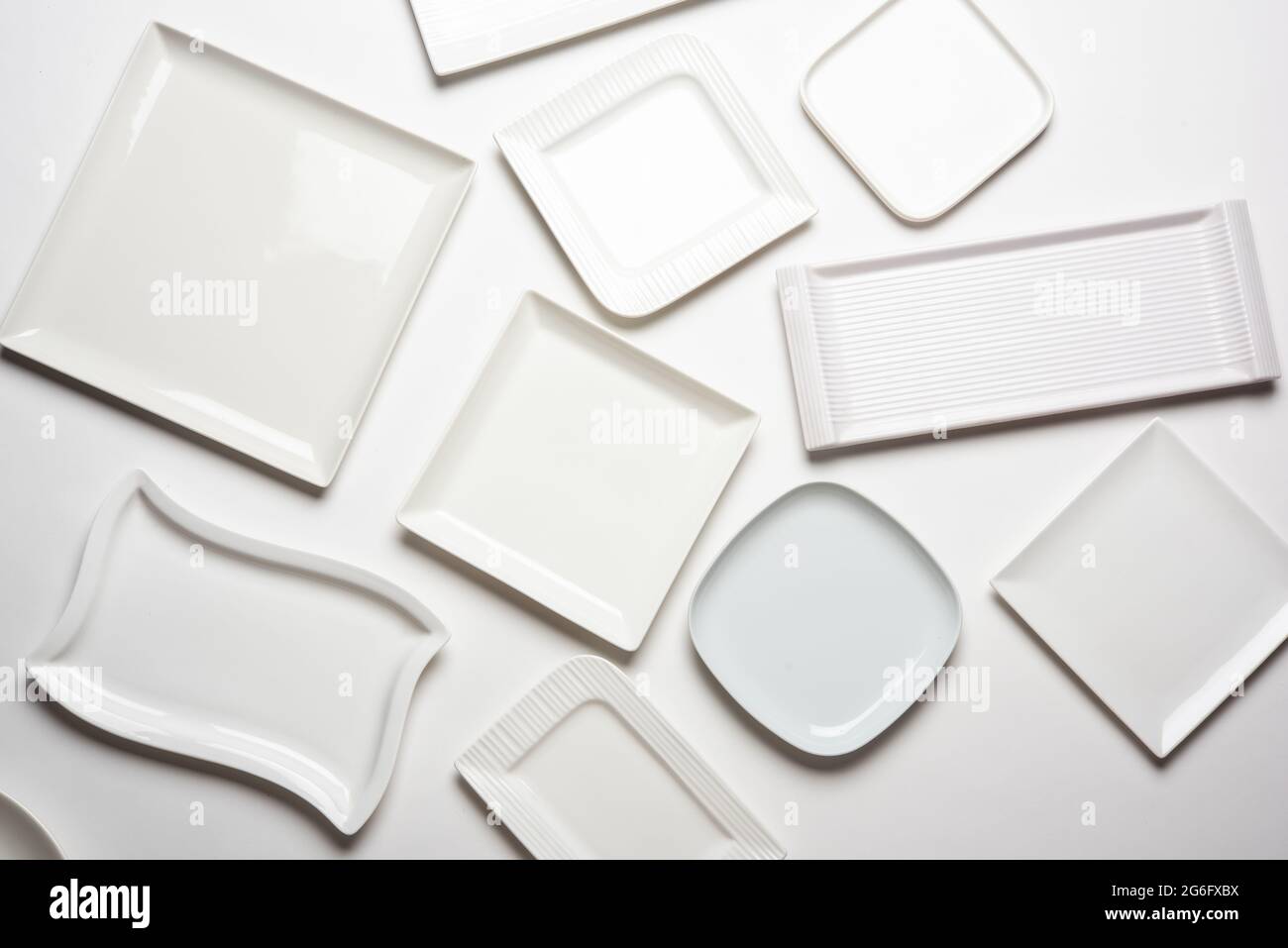 Set of plates different sizes hi-res stock photography and images - Alamy