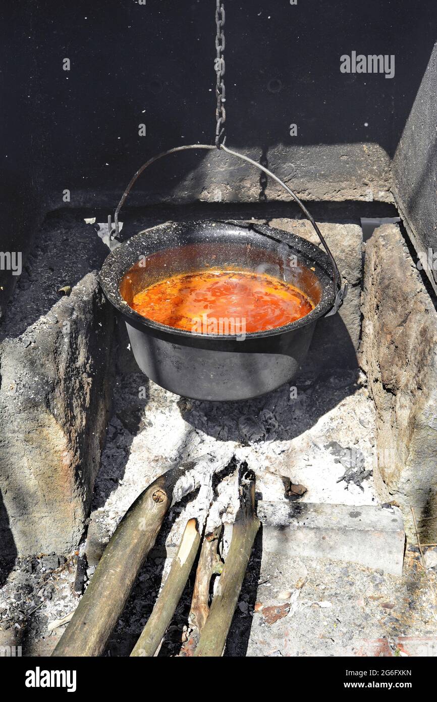 Fireplace cast iron pot kettle hi-res stock photography and images - Alamy