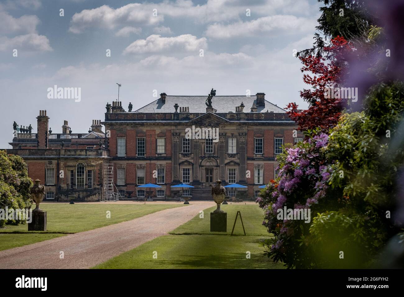 Wentworth woodhouse palladian house hi-res stock photography and images ...