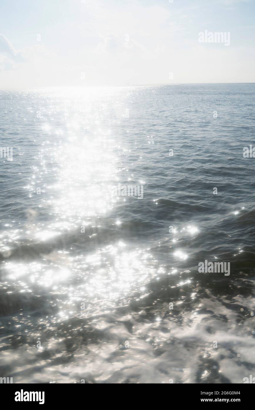 Sunshine reflection sparkling on ocean surface Stock Photo - Alamy