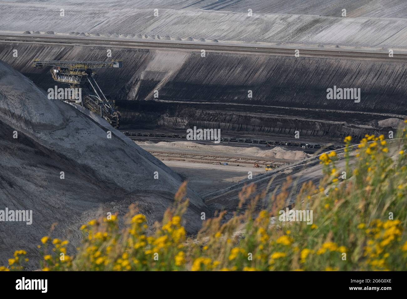 Open pit coal mine, Jaenschwalde, Niederlausitz, Germany Stock Photo ...