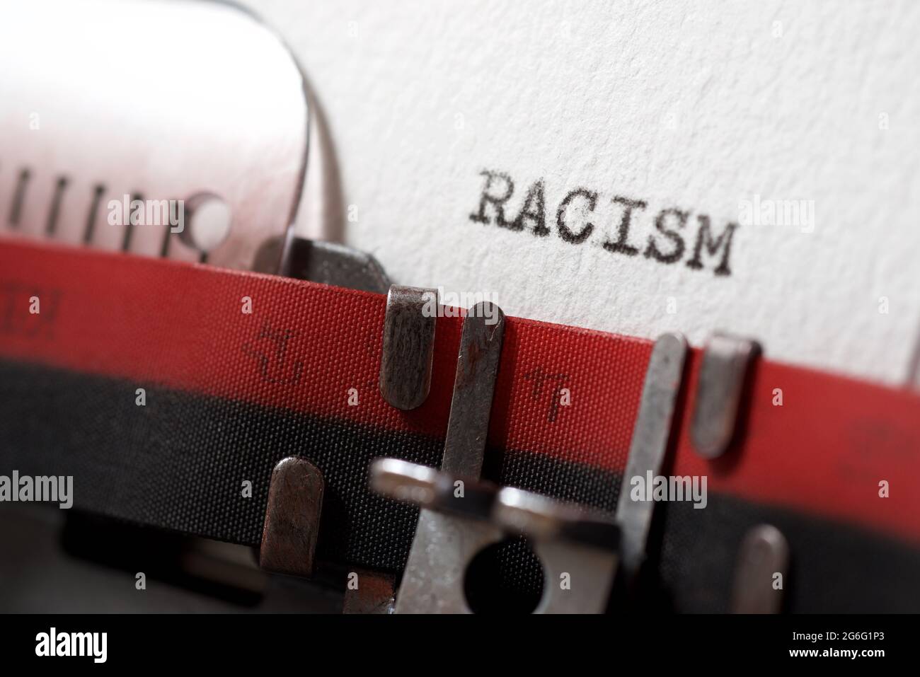 Old fashioned typewriter community hi-res stock photography and images ...