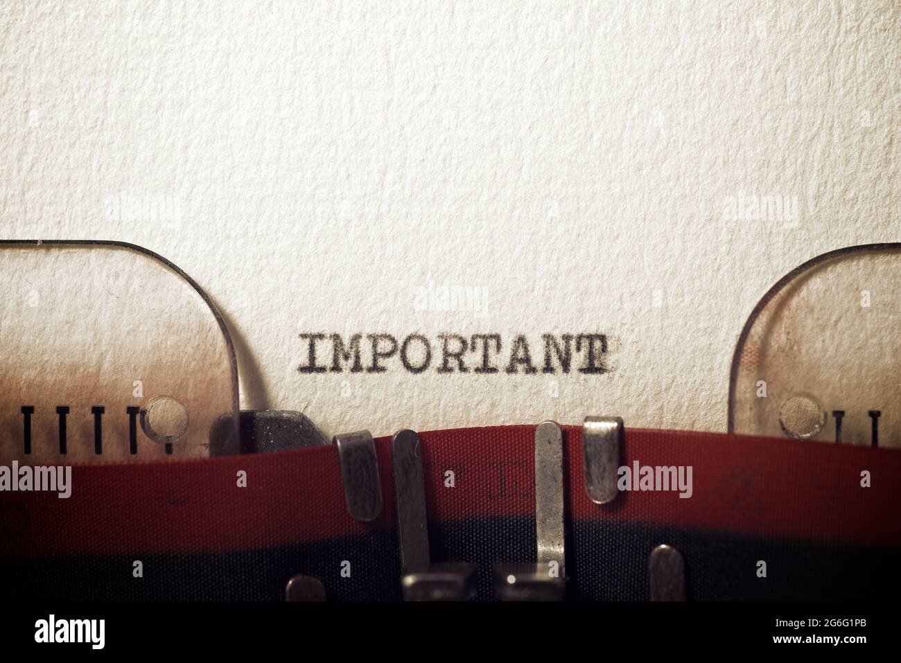 The word important written with a typewriter Stock Photo - Alamy