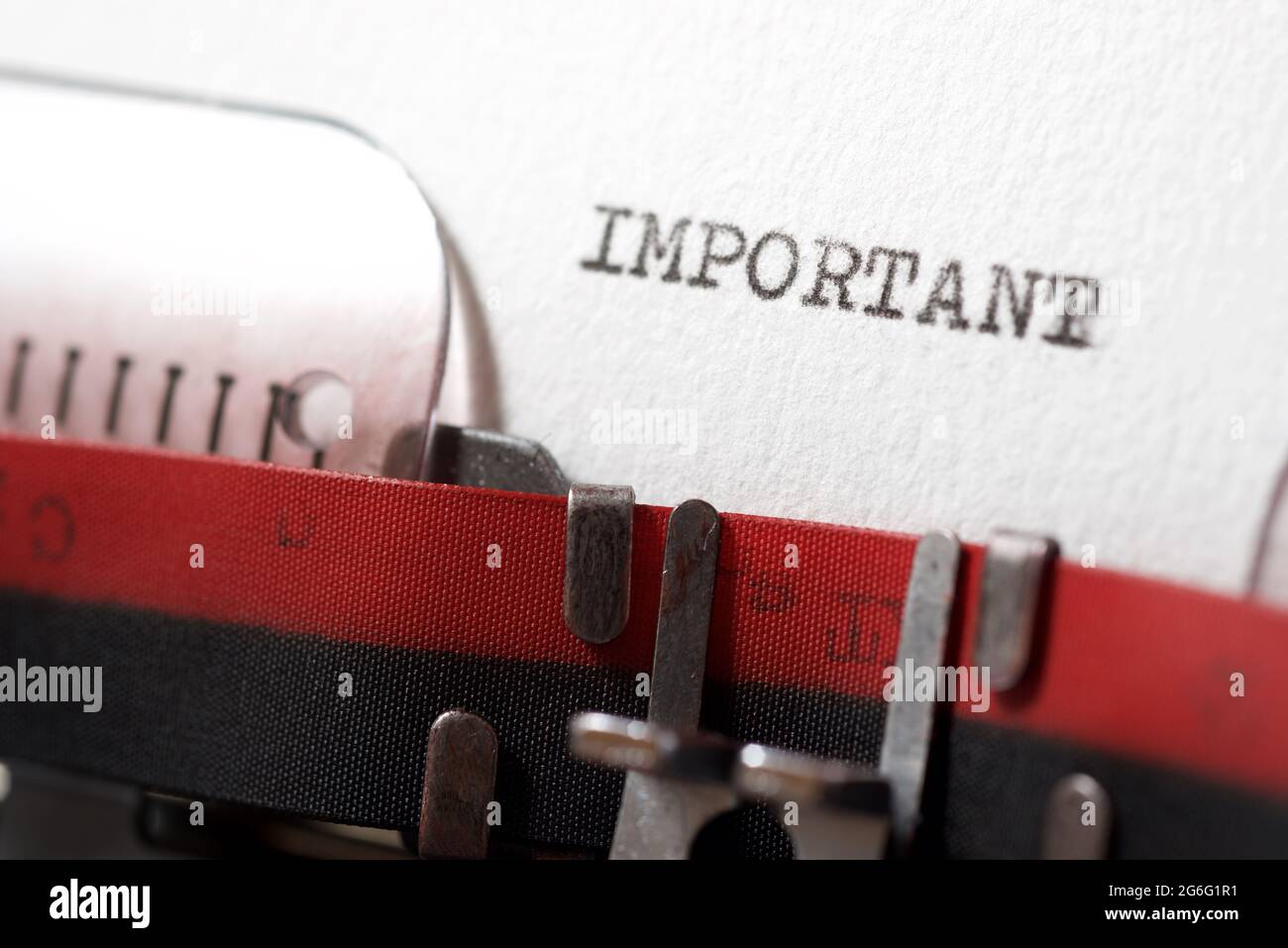 The word important written with a typewriter Stock Photo - Alamy