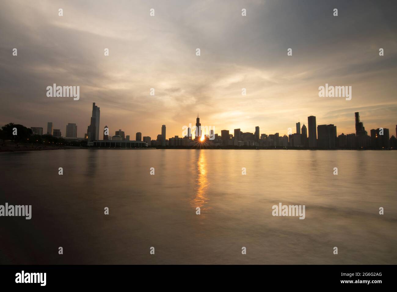 Evening Chicago Skyline with setting sun and city buildings, Chicago ...