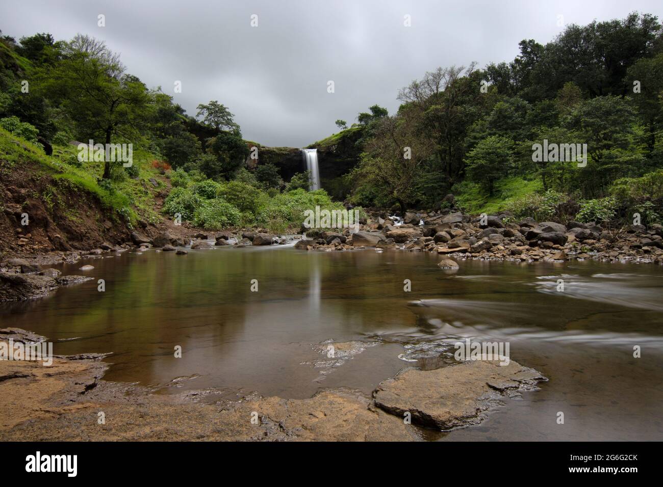 Lake Vaitarna Waterfalls, Igatpuri, Maharashtra, India Stock Photo - Alamy