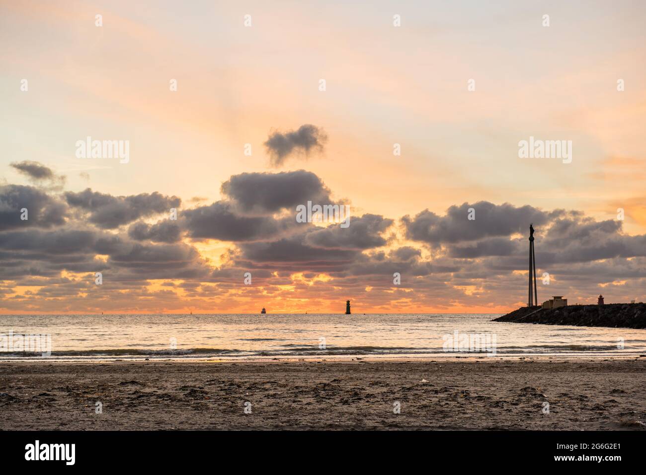 December dawn hi-res stock photography and images - Alamy