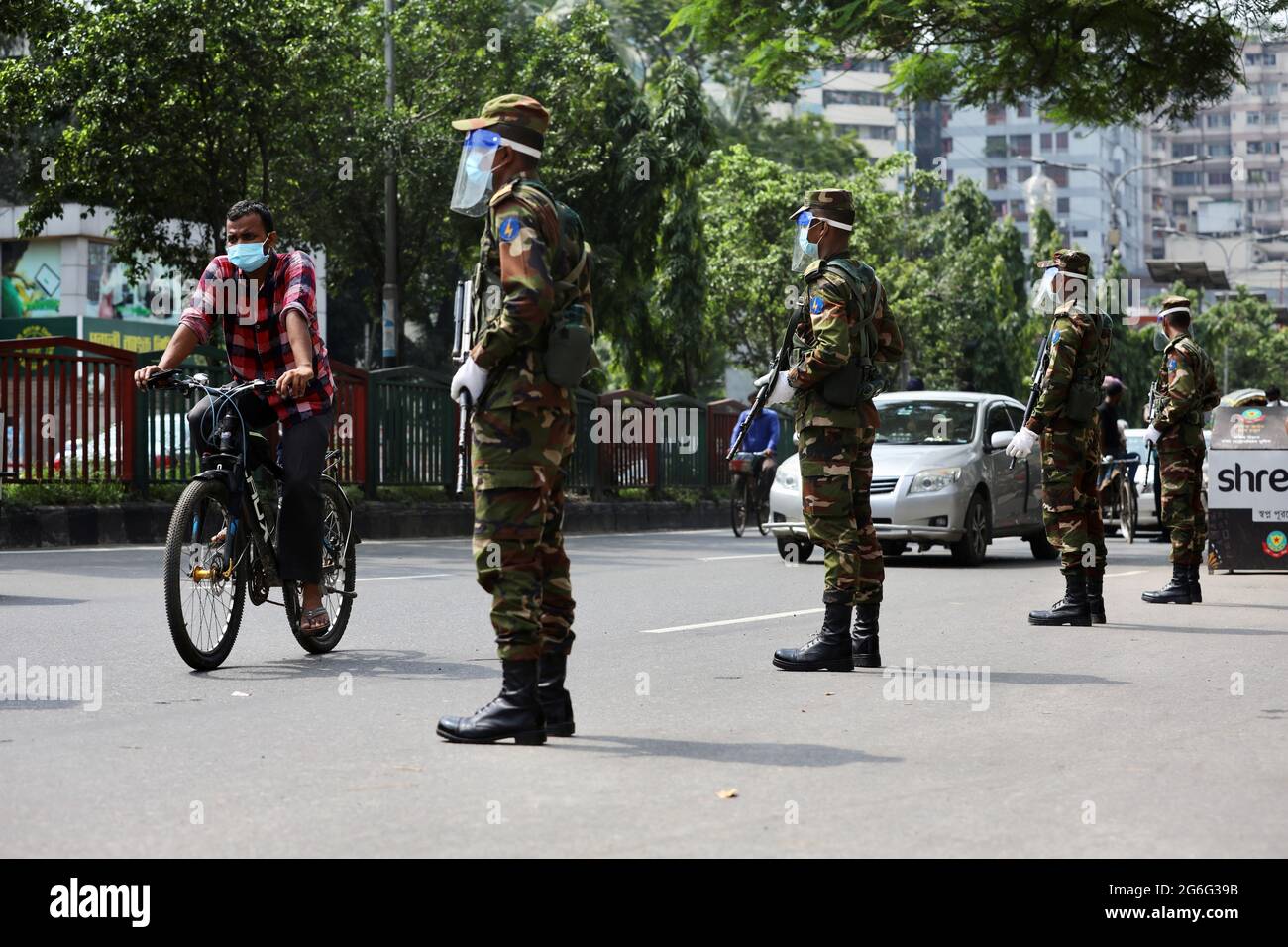 Lockdown in dhaka hi-res stock photography and images - Alamy