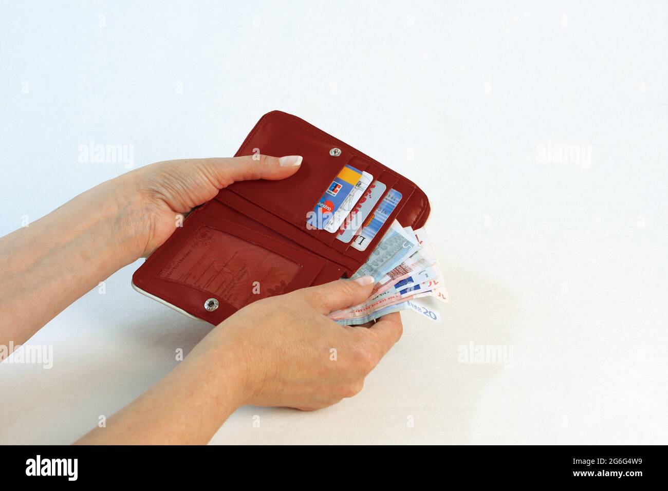 woman opening a wallet Stock Photo - Alamy
