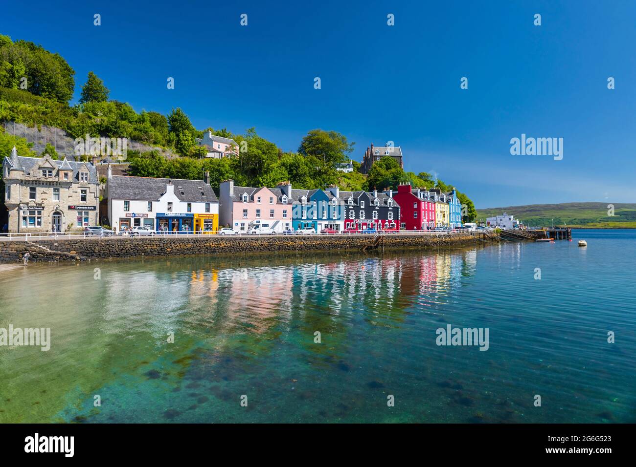 view on main town Tobermory, United Kingdom, Scotland, Isle of Mull ...
