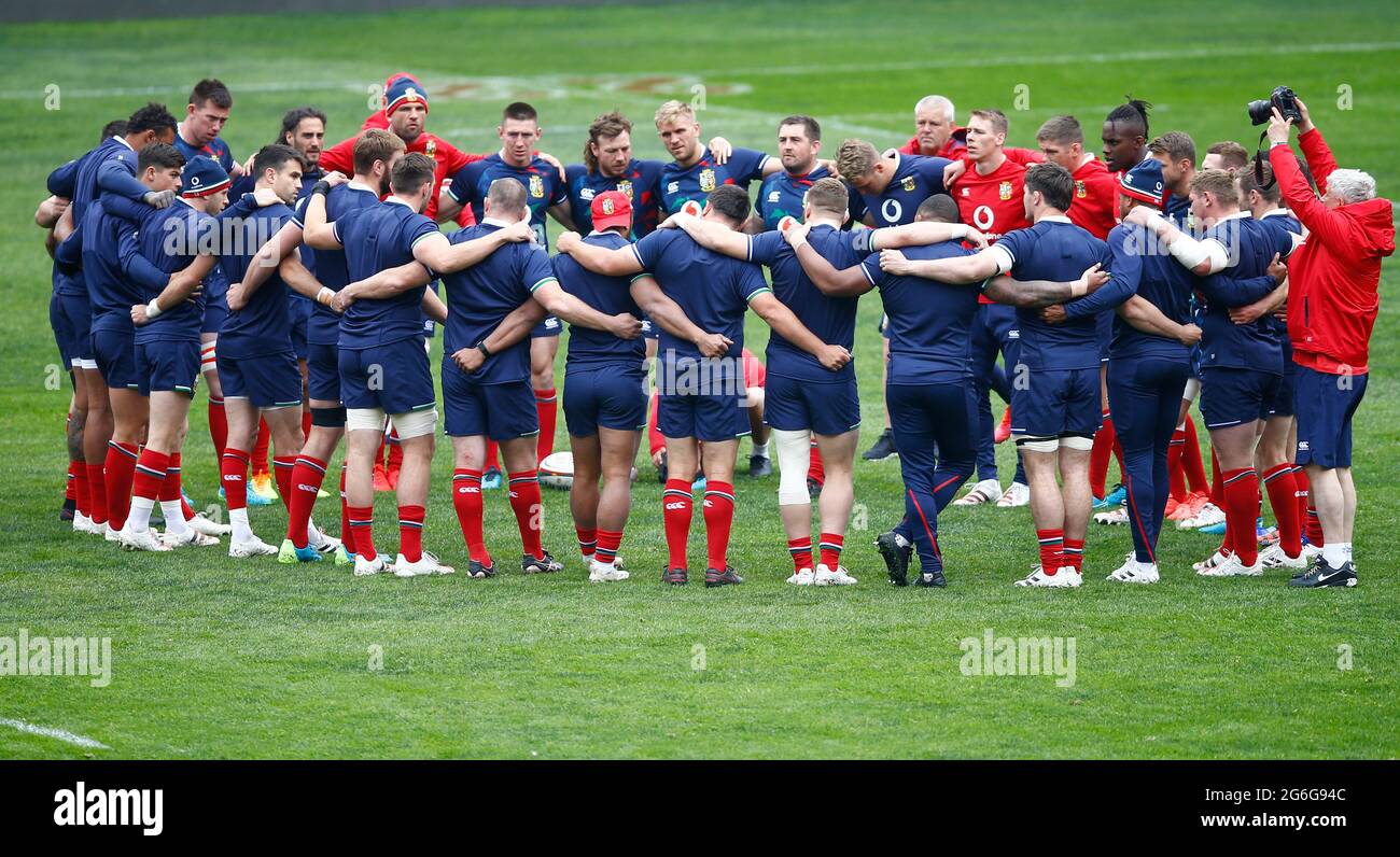 Lions rugby huddle 2021 hi-res stock photography and images - Alamy