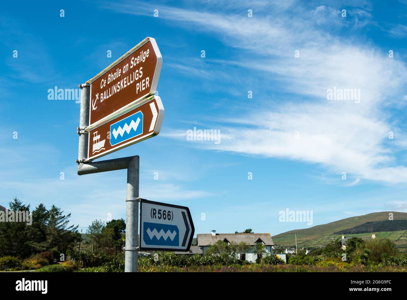 Ballinskelligs pier hi-res stock photography and images - Alamy