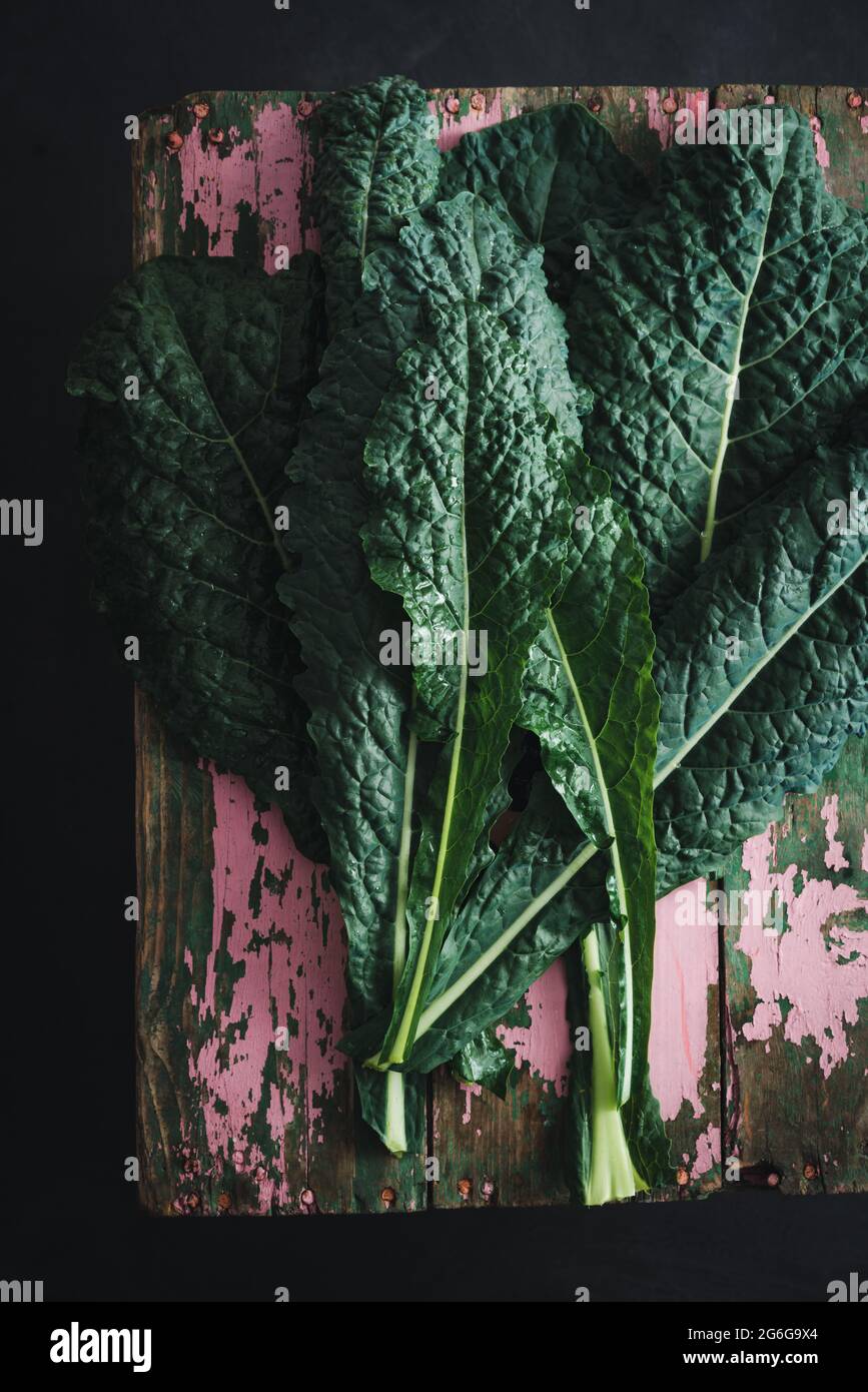 Kale leaves chopping board hi-res stock photography and images - Alamy