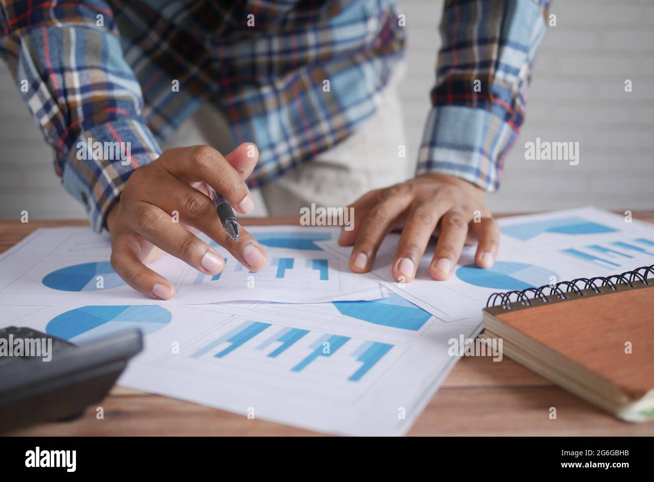 man hand with pen analyzing bar chart on paper Stock Photo - Alamy