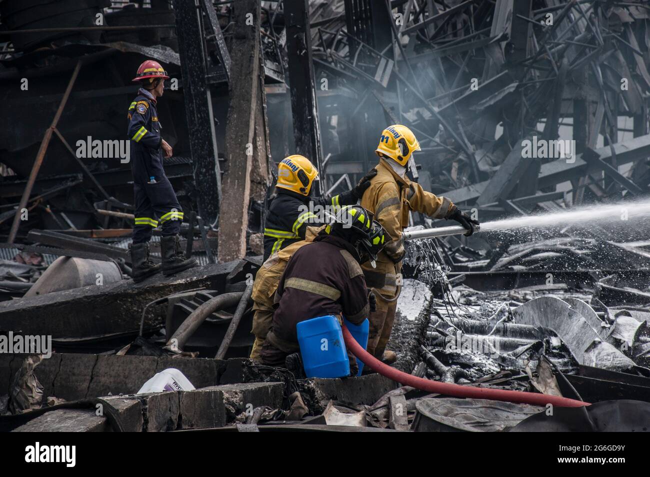 Helicopters factory hi-res stock photography and images - Alamy