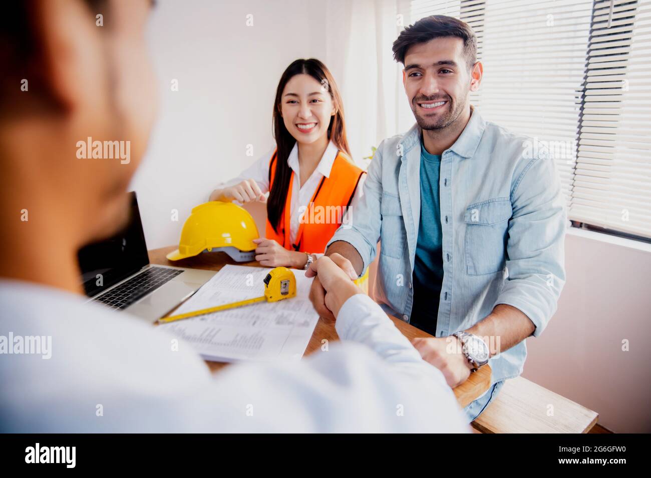 Contractor with building owner hi-res stock photography and images - Alamy