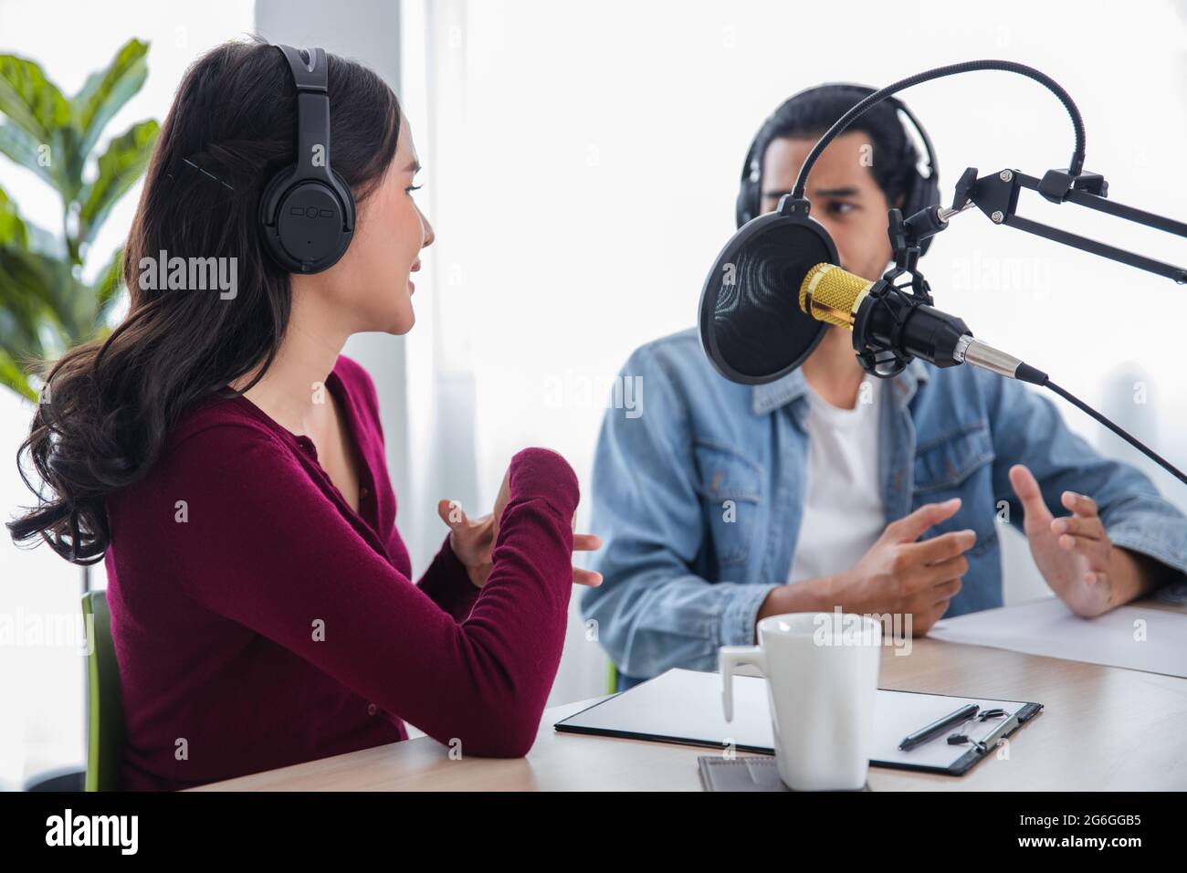 Making audio podcast hi-res stock photography and images - Alamy