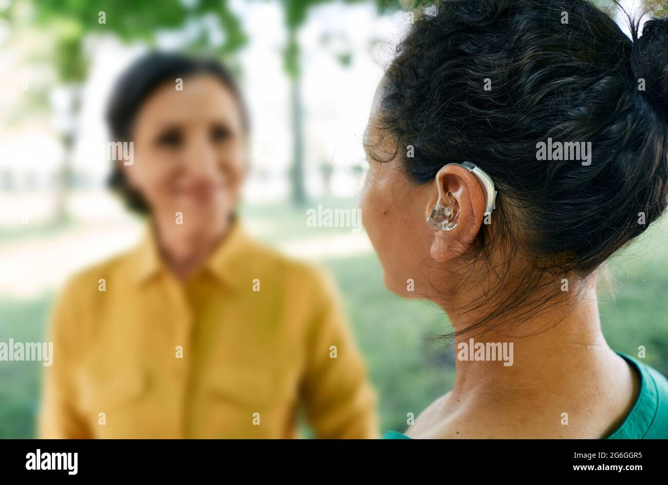 Deaf people talking hi-res stock photography and images - Alamy
