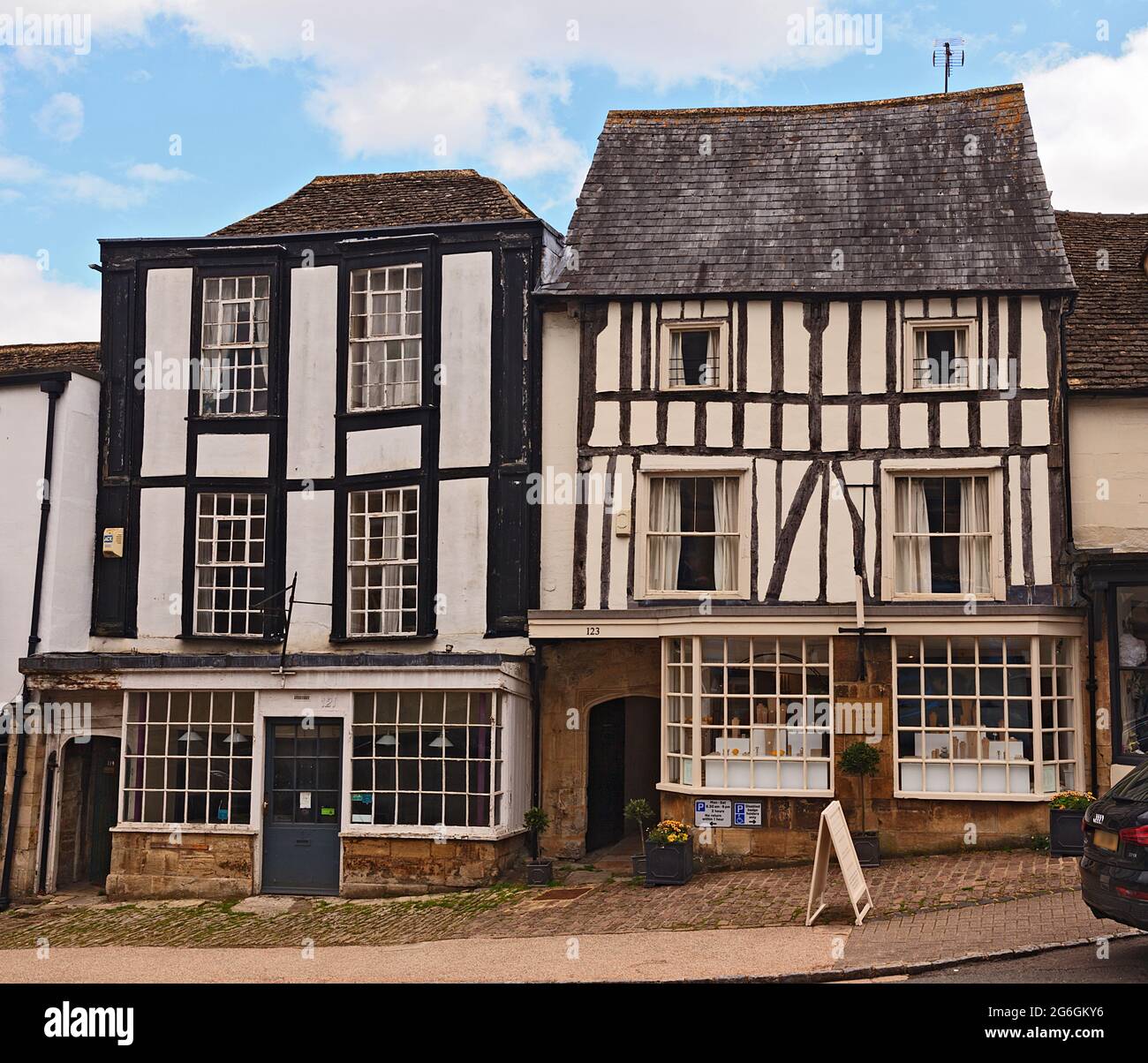 Timber framed building tudor period hi-res stock photography and images ...