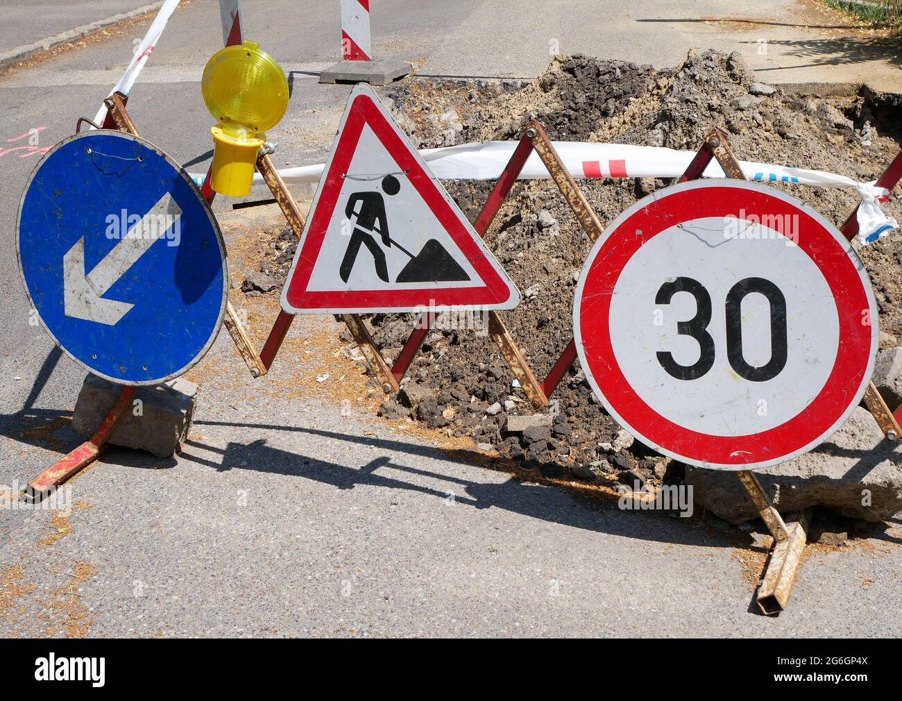Traffic signs at the road construction Stock Photo - Alamy