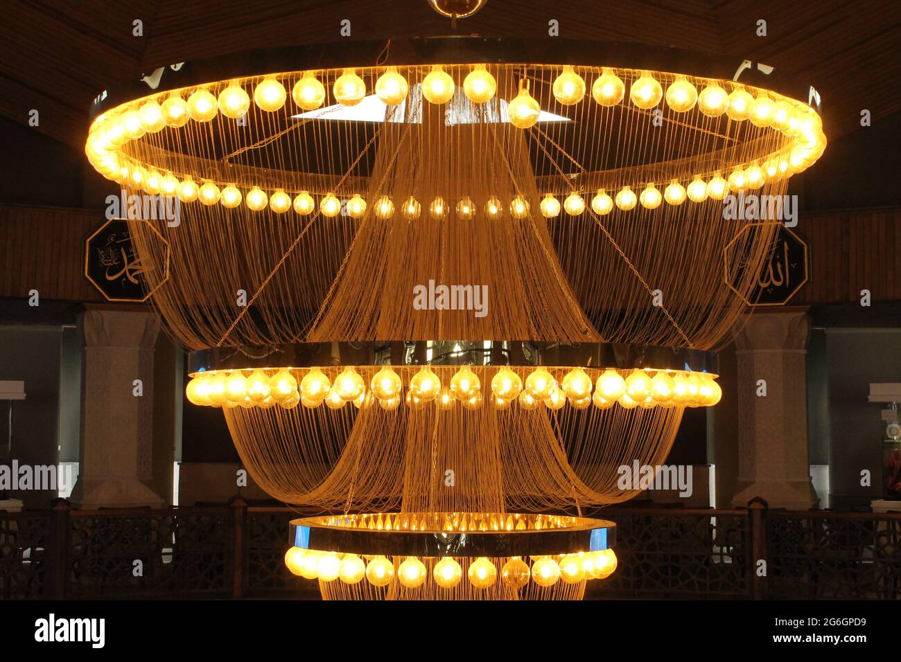 mosque lighting with chandeliers Stock Photo - Alamy