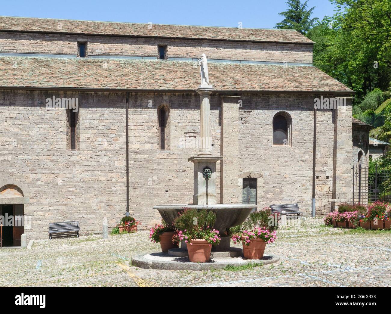 Bellagio, Church of S. Giacomo. Romanesque style church dating back to ...