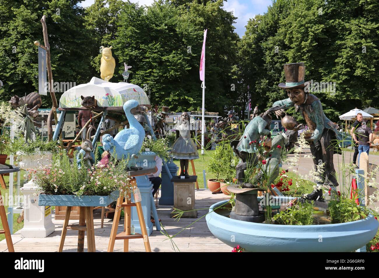 Robert James literary sculptures, Trade Stand, RHS Hampton Court Palace ...