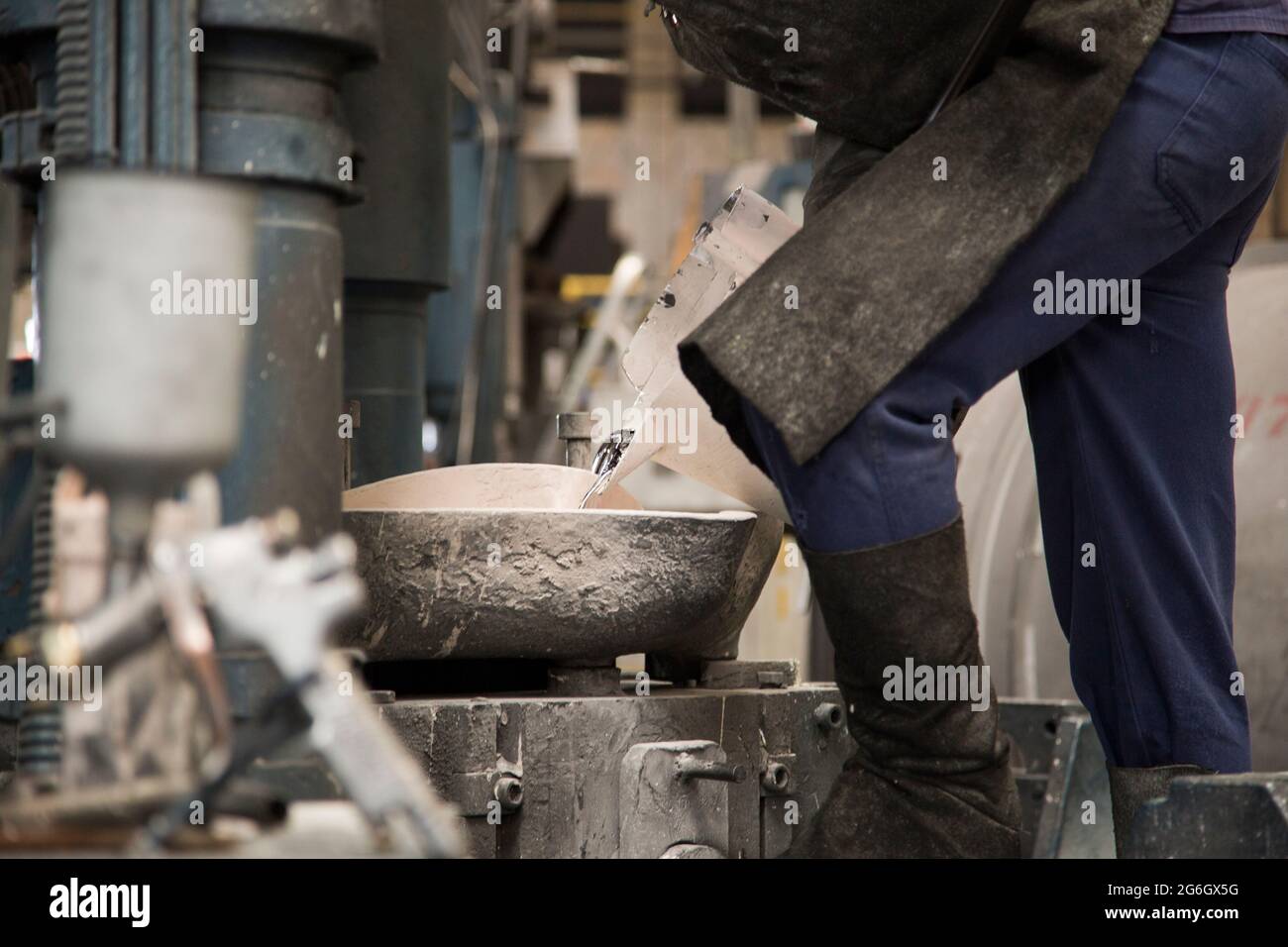 Aluminio liquido hi-res stock photography and images - Alamy