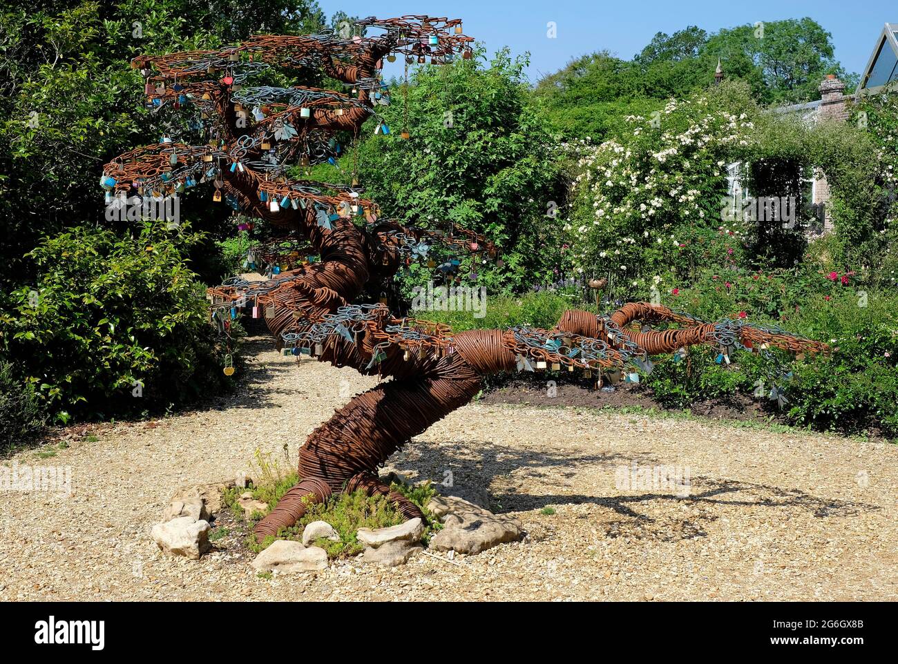 Lock in tree hi-res stock photography and images - Alamy