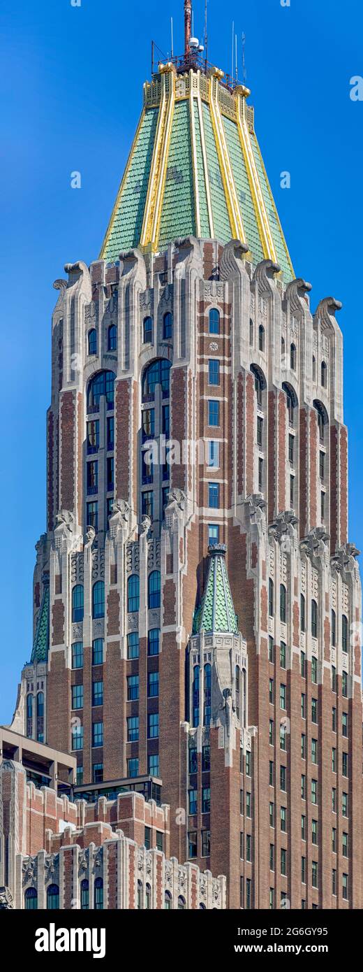 Metropolitan bank and trust company hi-res stock photography and images ...