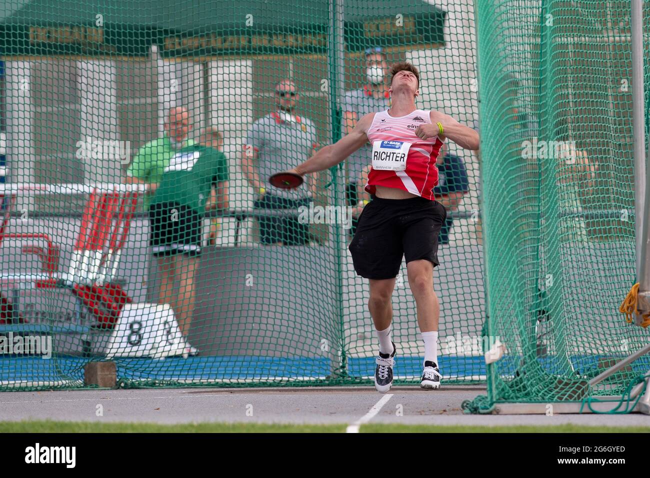 Steven RICHTER (GER, LV 90 Erzgebirge) throwing a discus, action ...