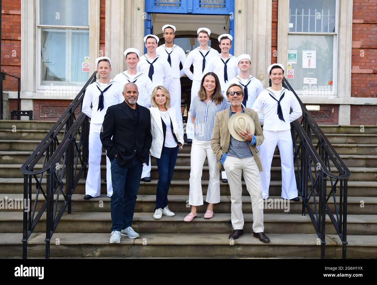 Gary Wilmot, Felicity Kendal, Sutton Foster and Robert Lindsay during a ...