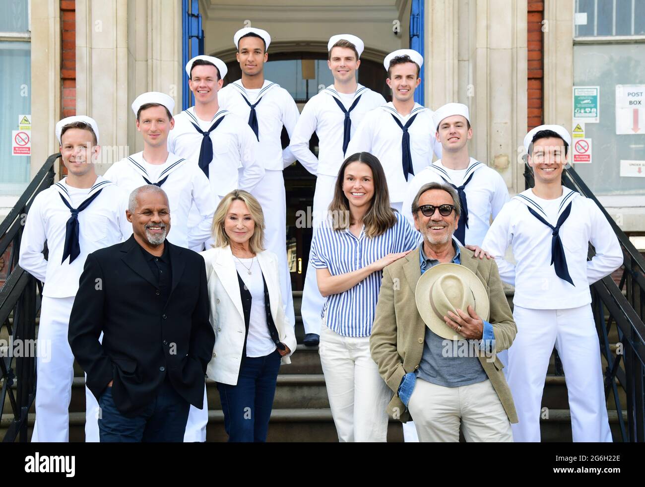 Gary Wilmot, Felicity Kendal, Sutton Foster and Robert Lindsay during a ...
