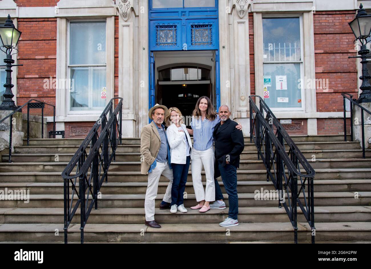 Robert Lindsay, Felicity Kendal, Sutton Foster and Gary Wilmot during a ...