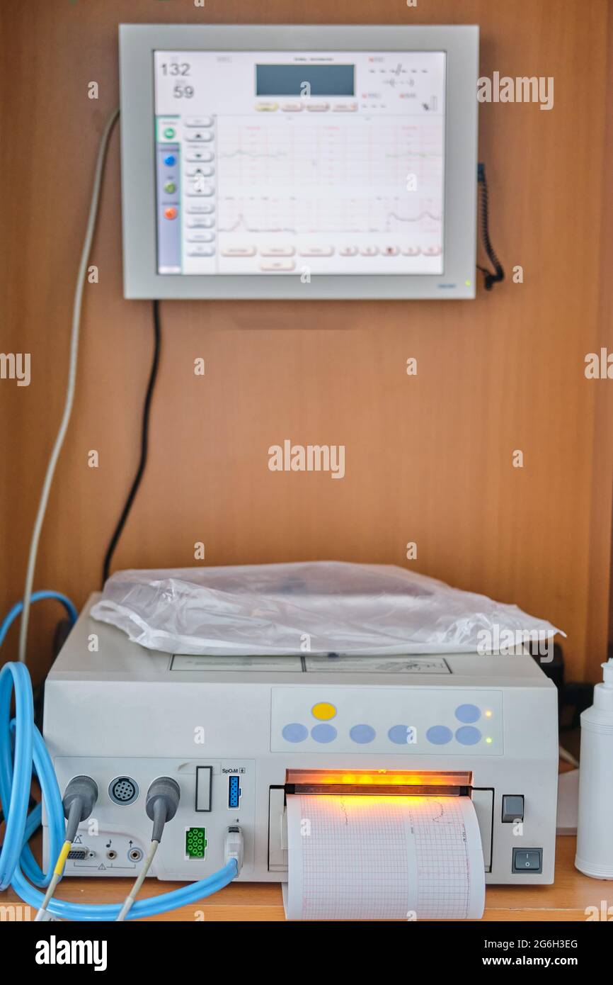 CTG device with monitoring of the state of health of the mother and ...