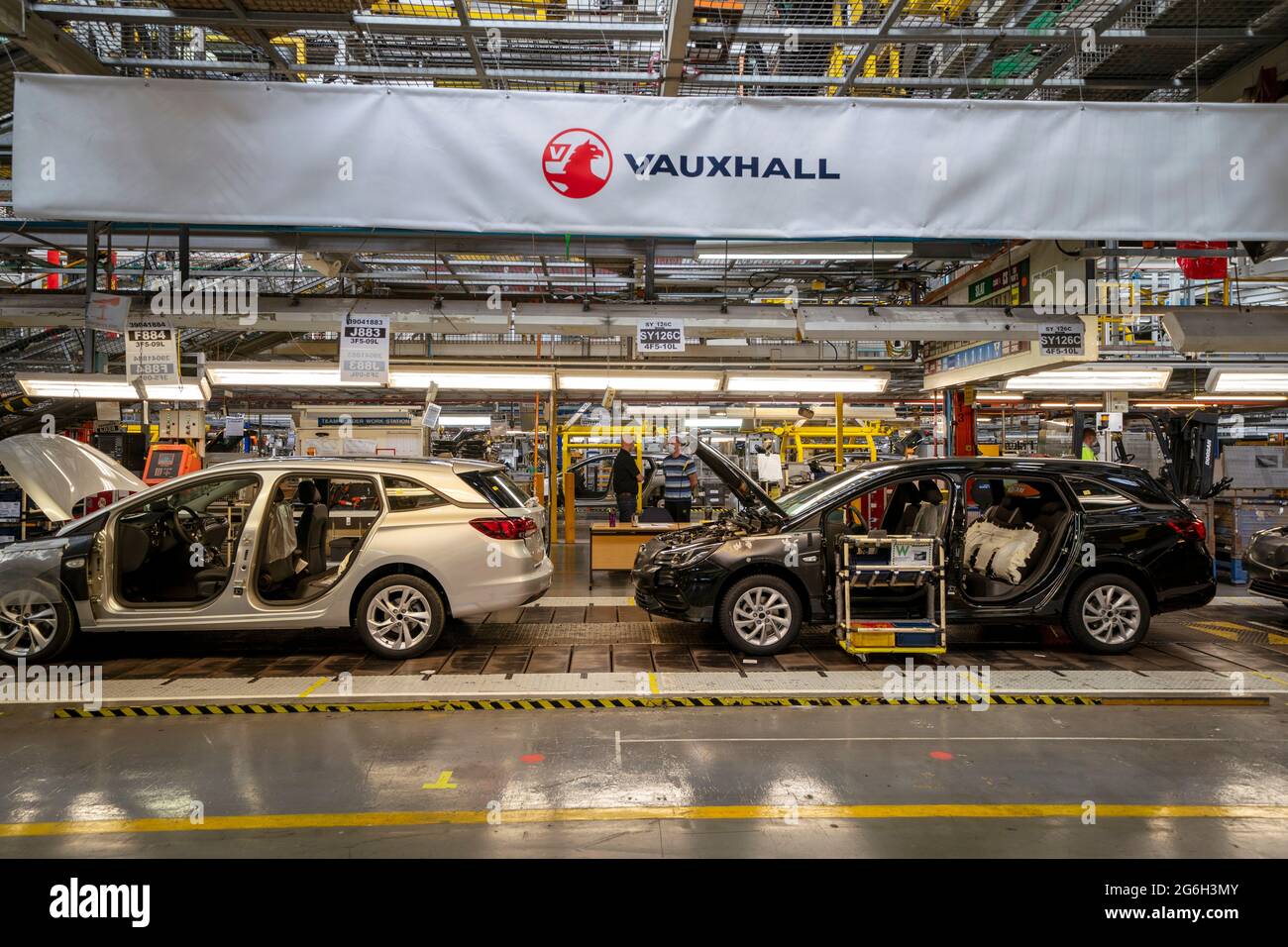 Generic stock pictures of the Astra assembly line at Vauxhall's plant ...