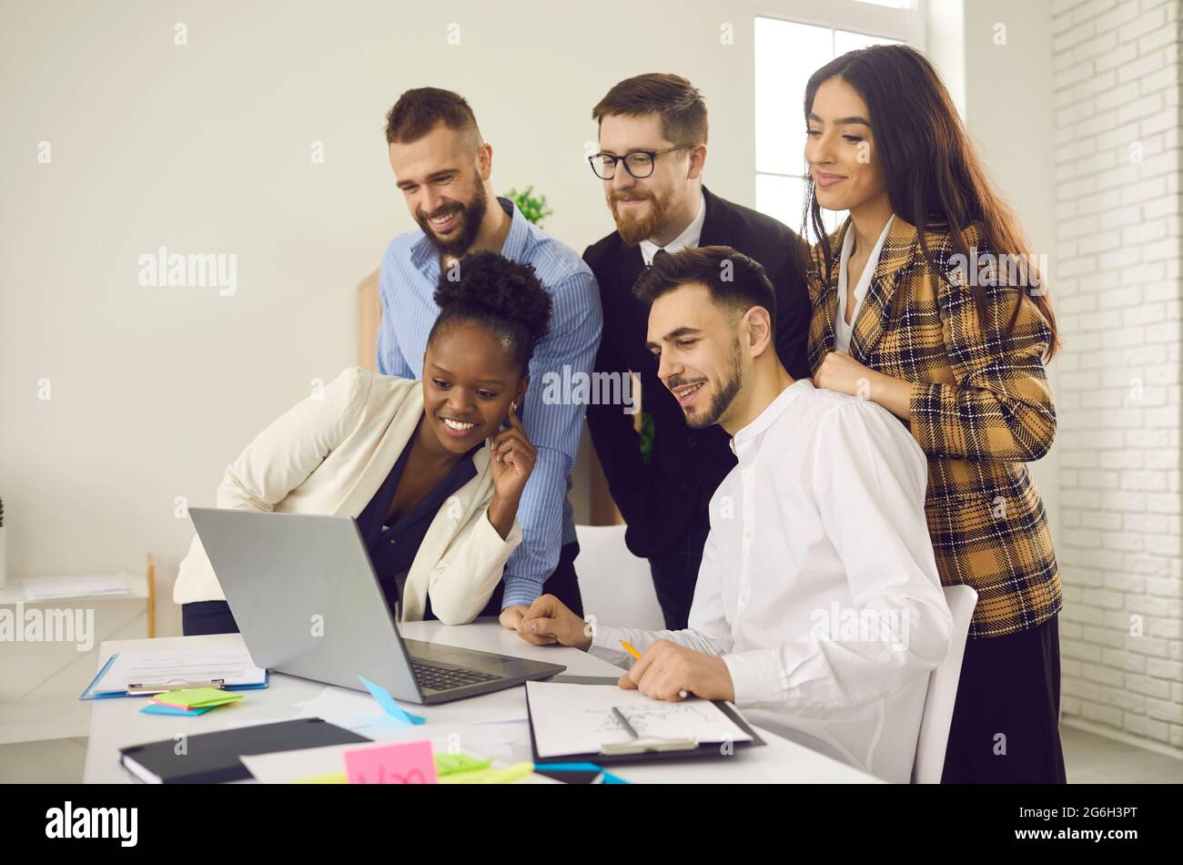 Laptop collaboration hi-res stock photography and images - Alamy
