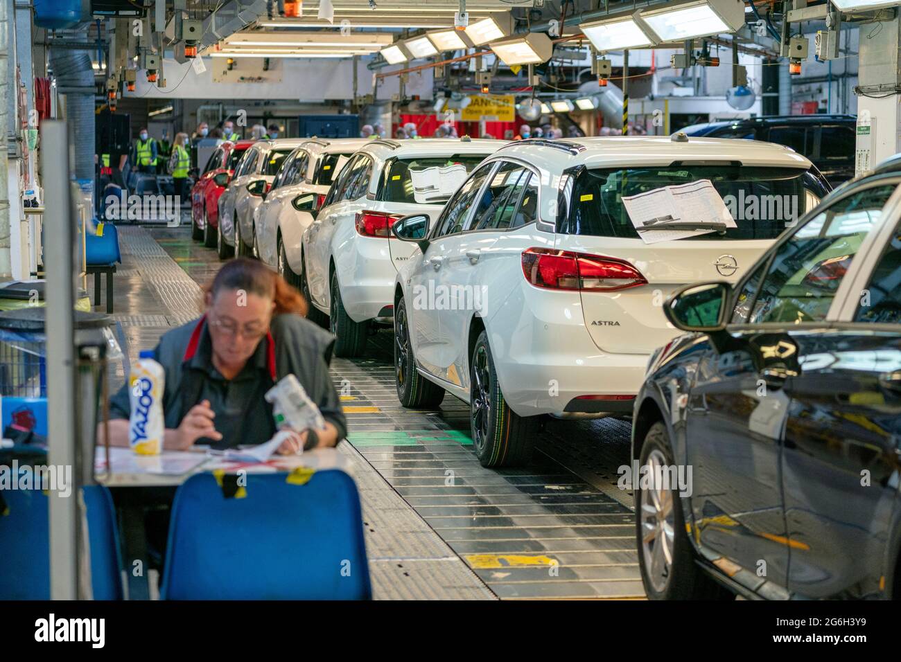 Generic stock pictures of the Astra assembly line at Vauxhall's plant ...
