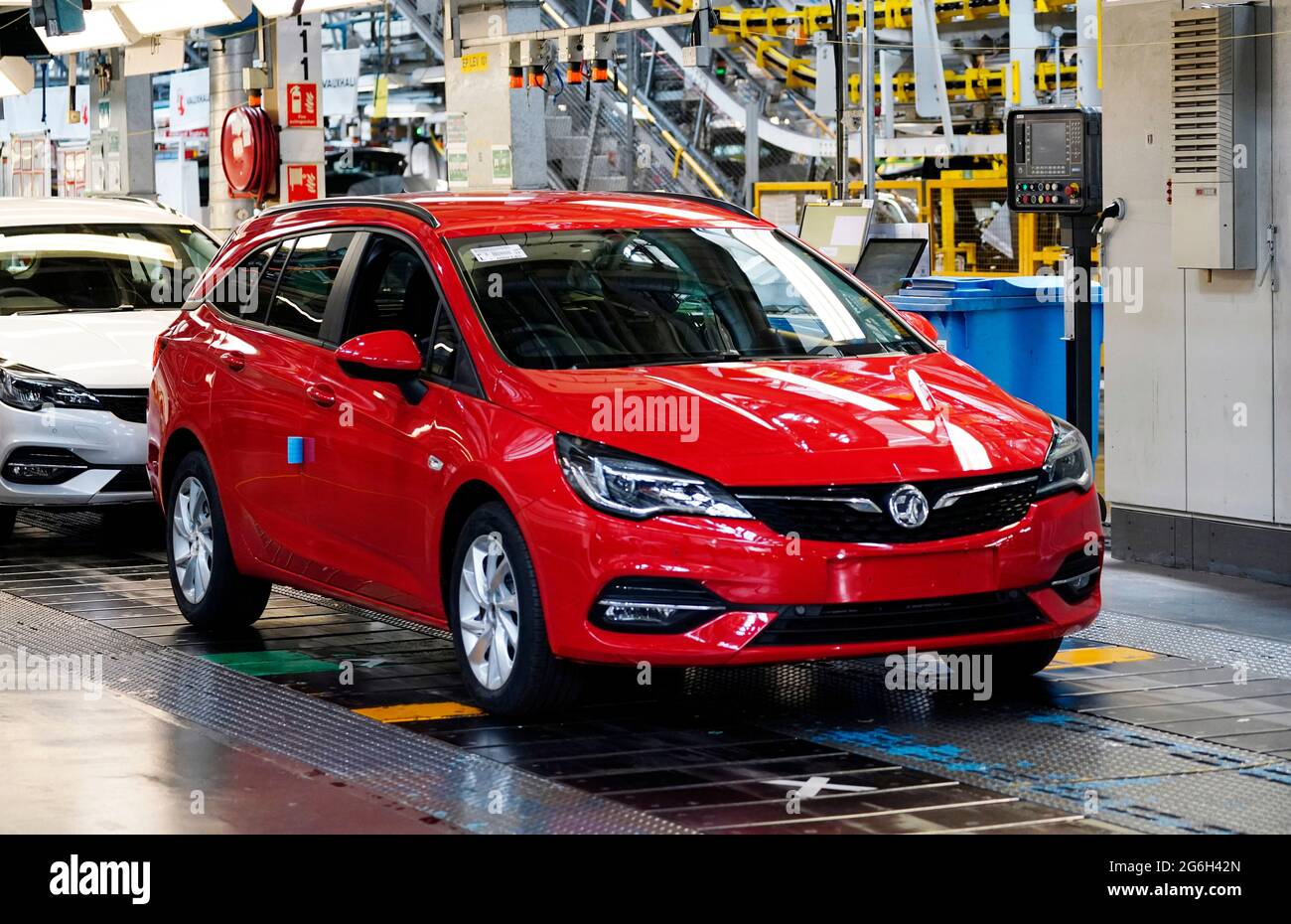 Generic stock pictures of the Astra assembly line at Vauxhall's plant ...