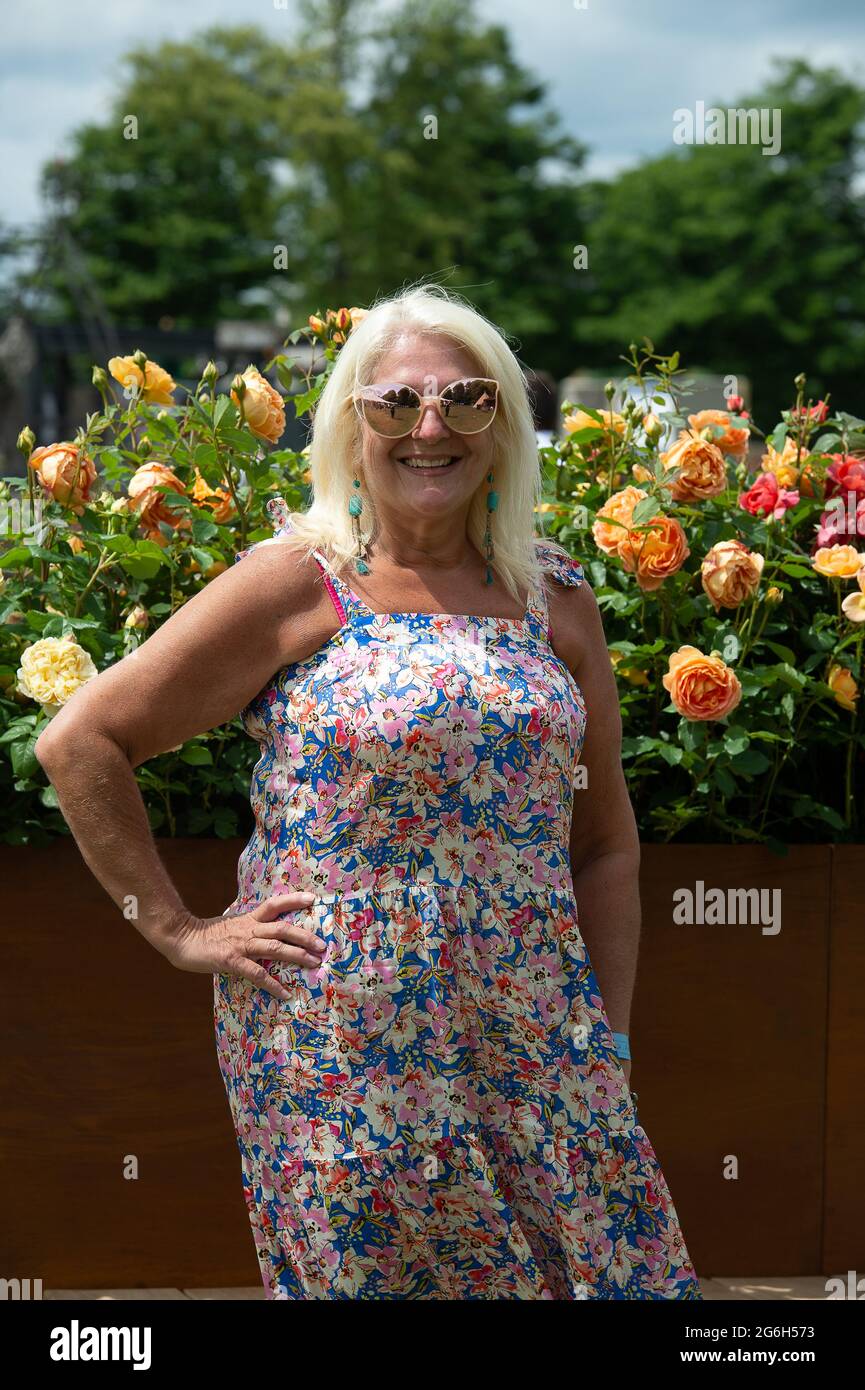 Vanessa feltz television personality hi-res stock photography and ...