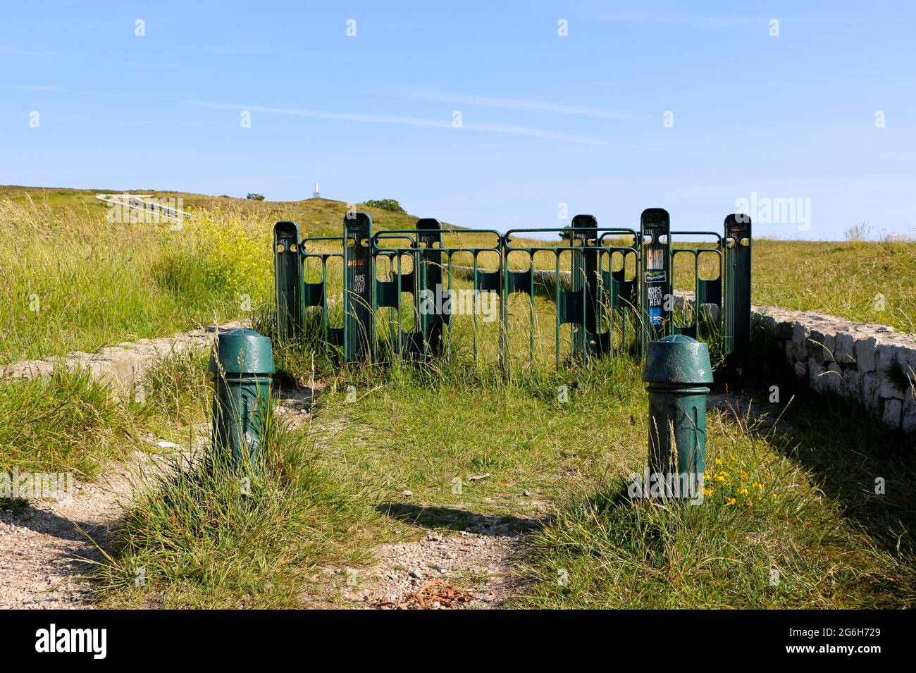 Empty land gates hi-res stock photography and images - Alamy