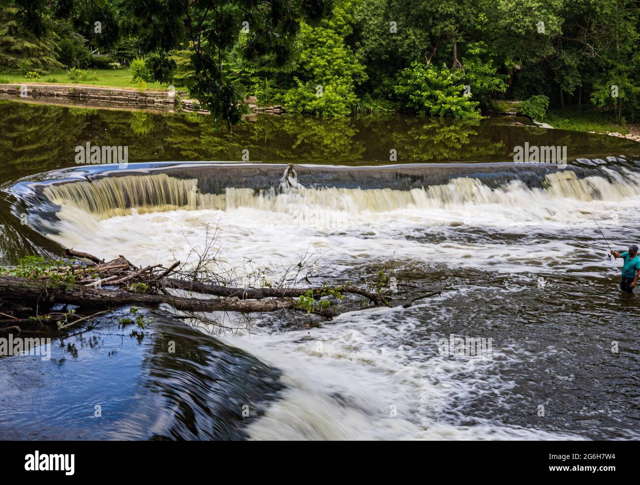 Small river waterfall hi-res stock photography and images - Alamy