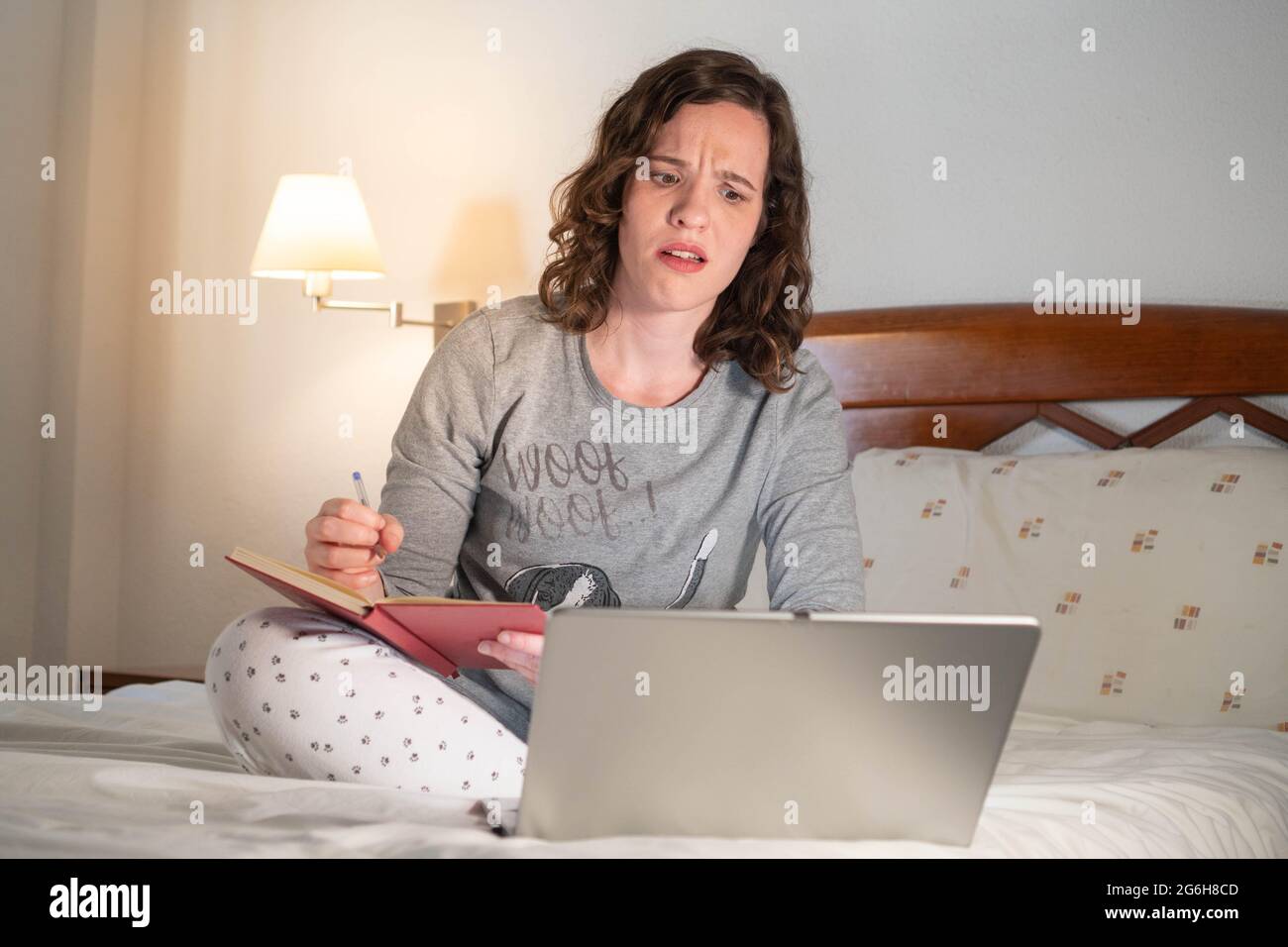 Confused student hi-res stock photography and images - Alamy