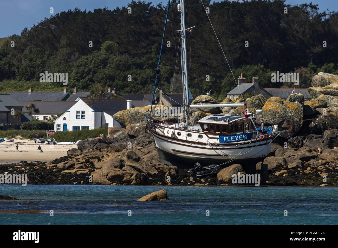 Boat Flexen stranded on a ledge after a storm - Scilly Isles Stock ...