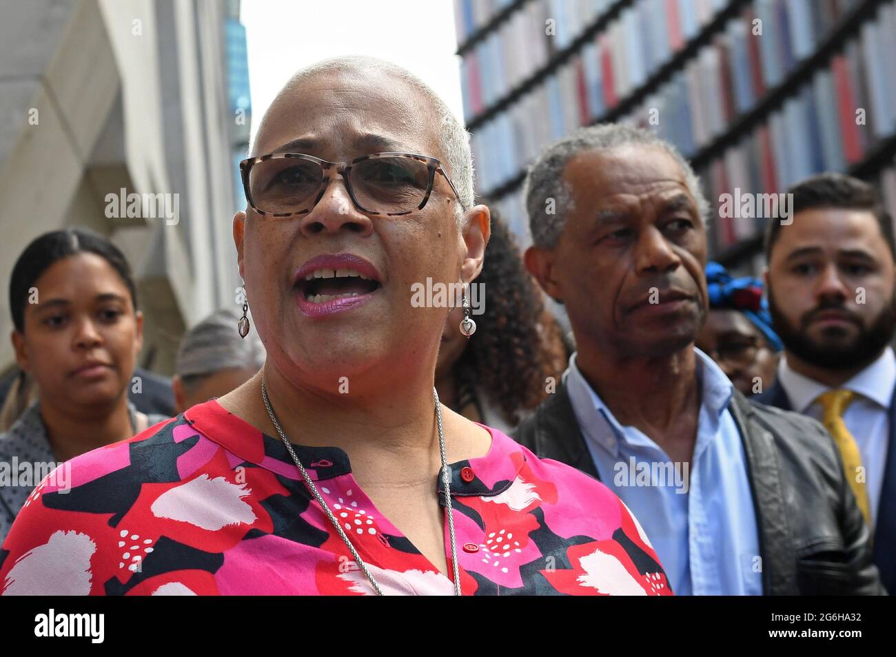 Bibaa henry nicole smallman sisters hi-res stock photography and images ...