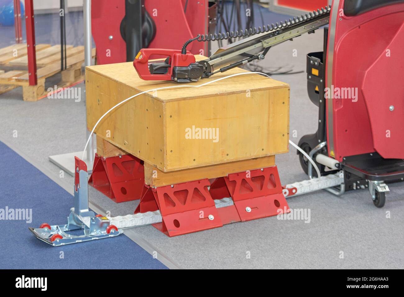 Automatic strapping machine hi-res stock photography and images - Alamy